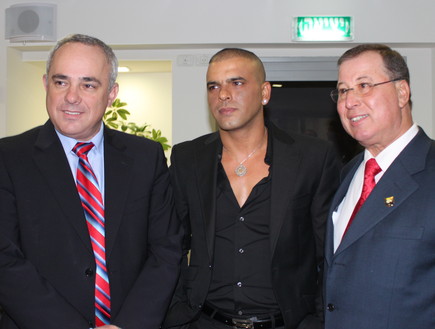 אייל גולן באריאל