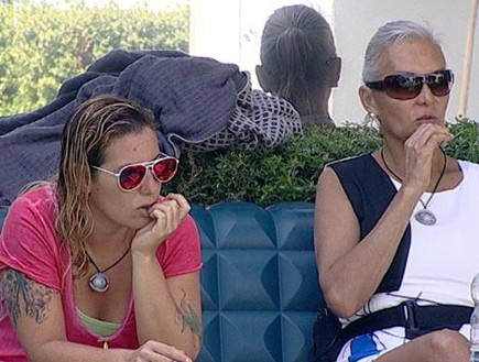 מרטין וטל בחצר