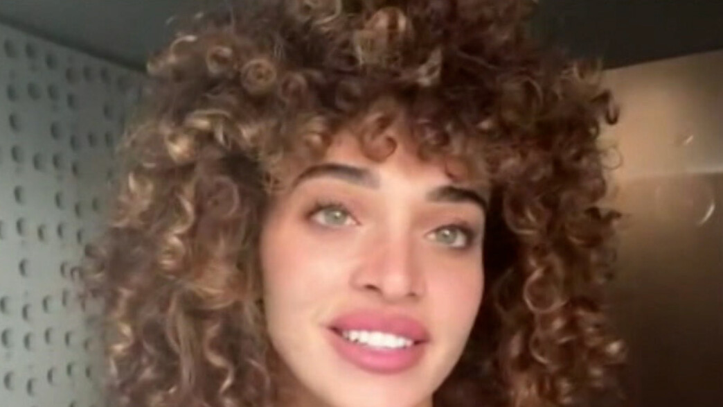 הפדיחה שקרתה לעדן פינס על המסלול בשבוע האופנה בניו יורק