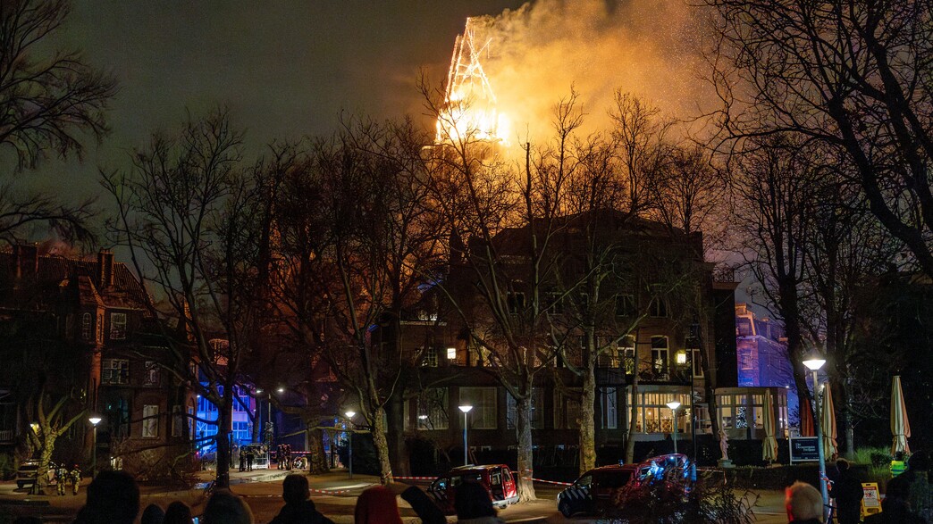 אובדן שליטה בערב השנה החדשה: אלימות חסרת תקדים בהולנד | N12